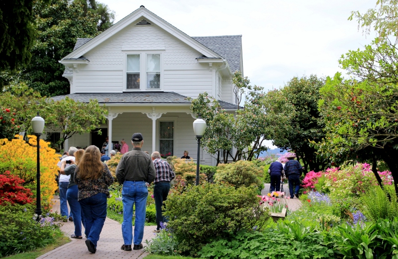 About Us – Hulda Klager Lilac Gardens